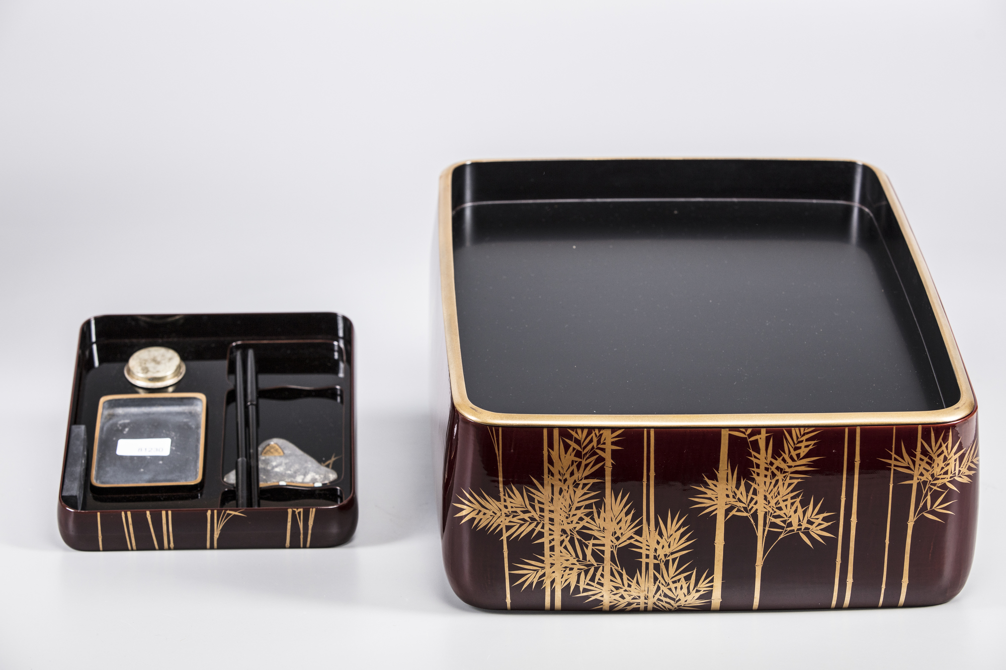 A Complete set of a suzuri bako and ryoshibako.