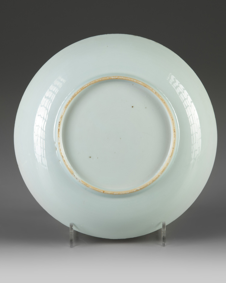 A DUTCH-DECORATED CHINESE 'AMSTERDAMSE BONT' DISH