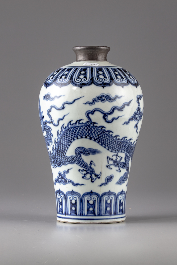 A Chinese blue and white meiping vase