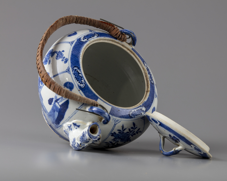 A CHINESE BLUE AND WHITE TEAPOT