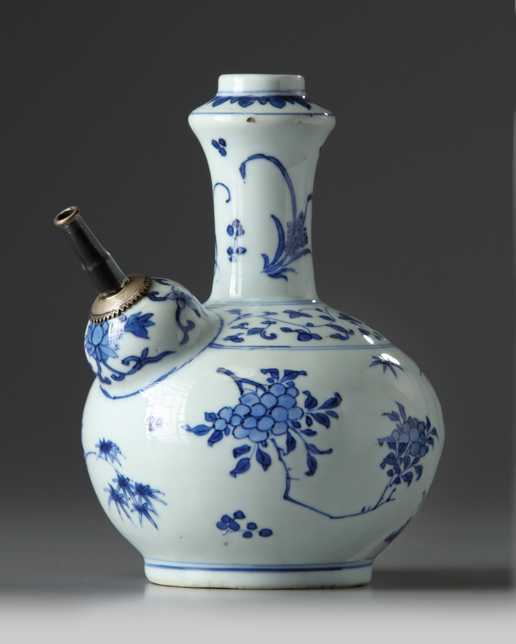 A silver-mounted Chinese blue and white ‘floral’ kendi