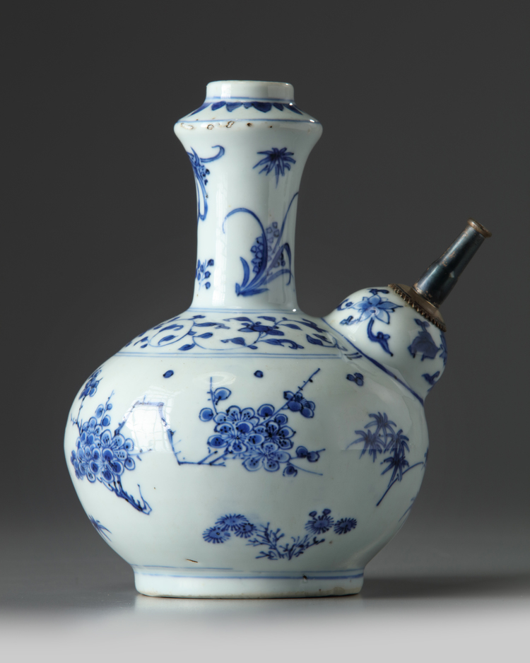 A silver-mounted Chinese blue and white ‘floral’ kendi