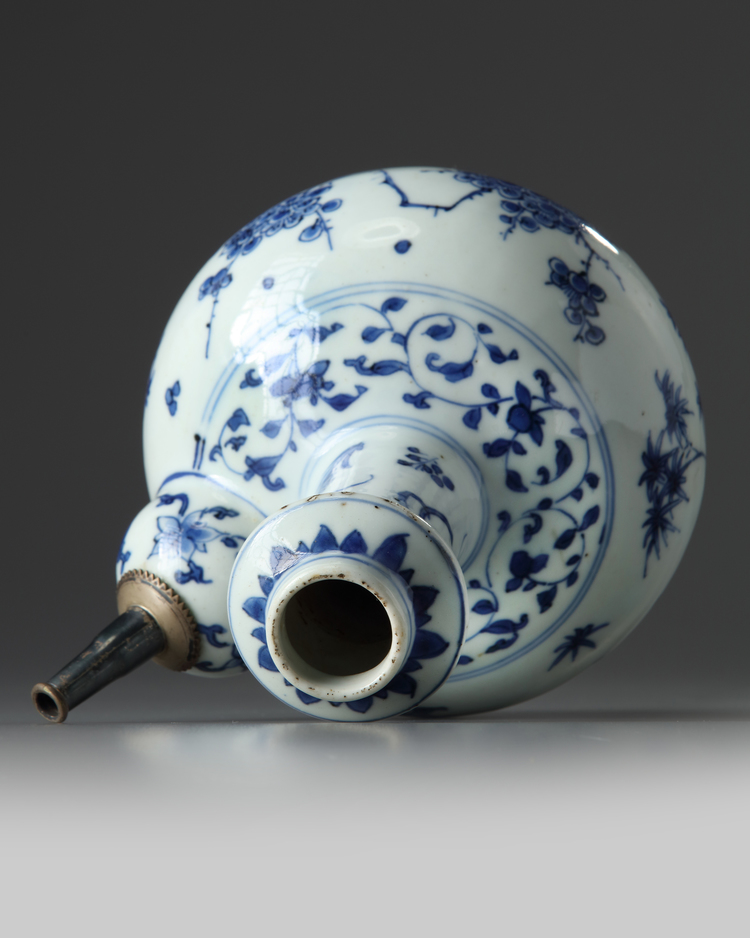 A silver-mounted Chinese blue and white ‘floral’ kendi