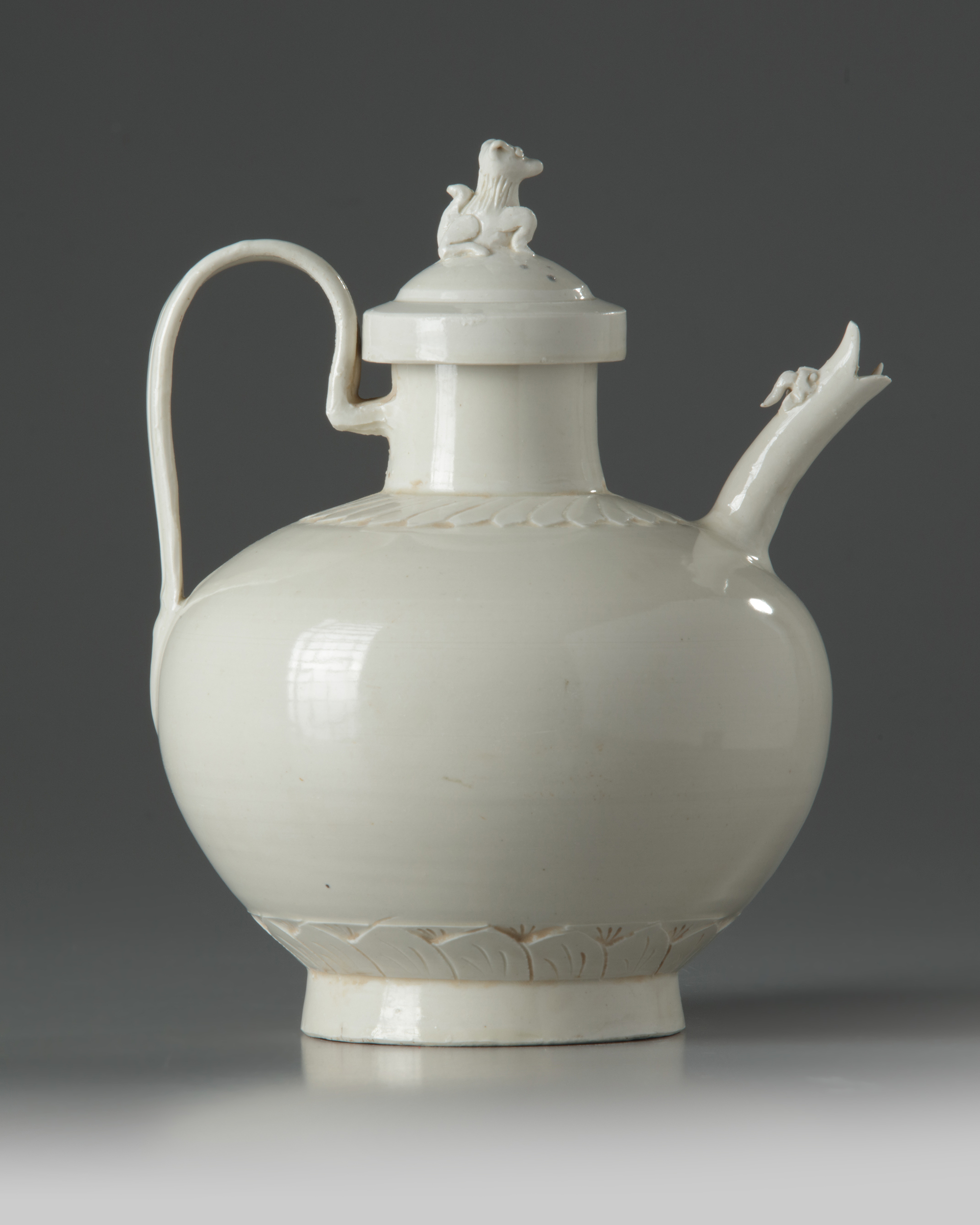 A CHINESE WHITE GLAZED EWER, 20TH CENTURY
