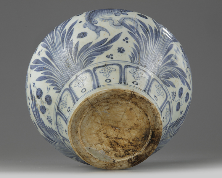 A Chinese Yuan-style blue and white 'fish' jar