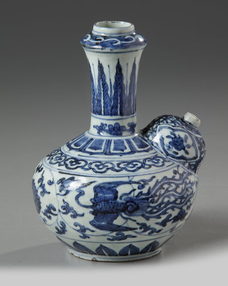 A Chinese blue and white kendi