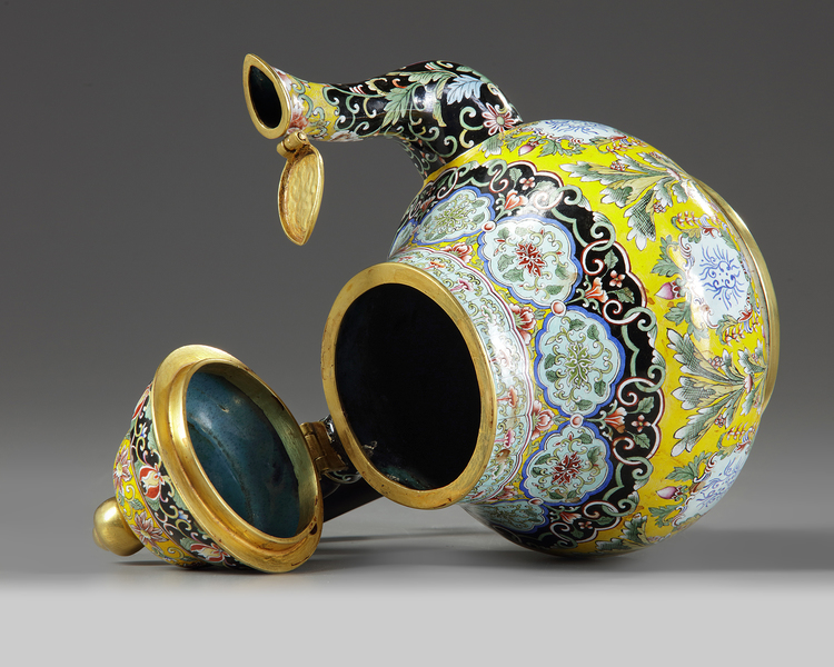 A Chinese painted enamel 'floral' teapot
