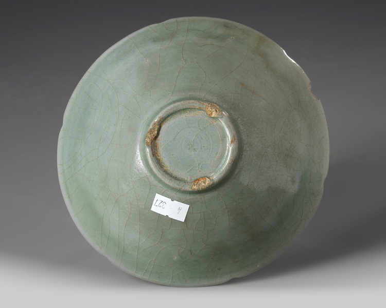 A KOREAN CELADON GLAZED LOBED BOWL, GORYEO PERIOD (918-1392)