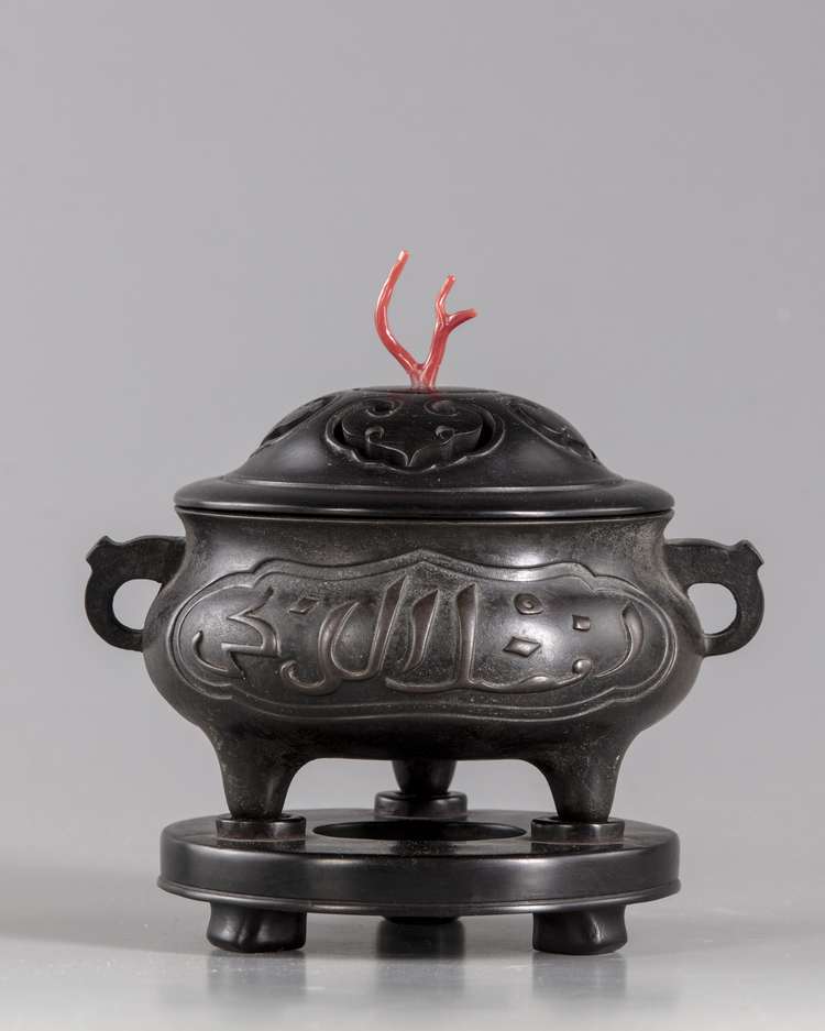 A CHINESE BRONZE CENSER WITH WOODEN STAND AND COVER
