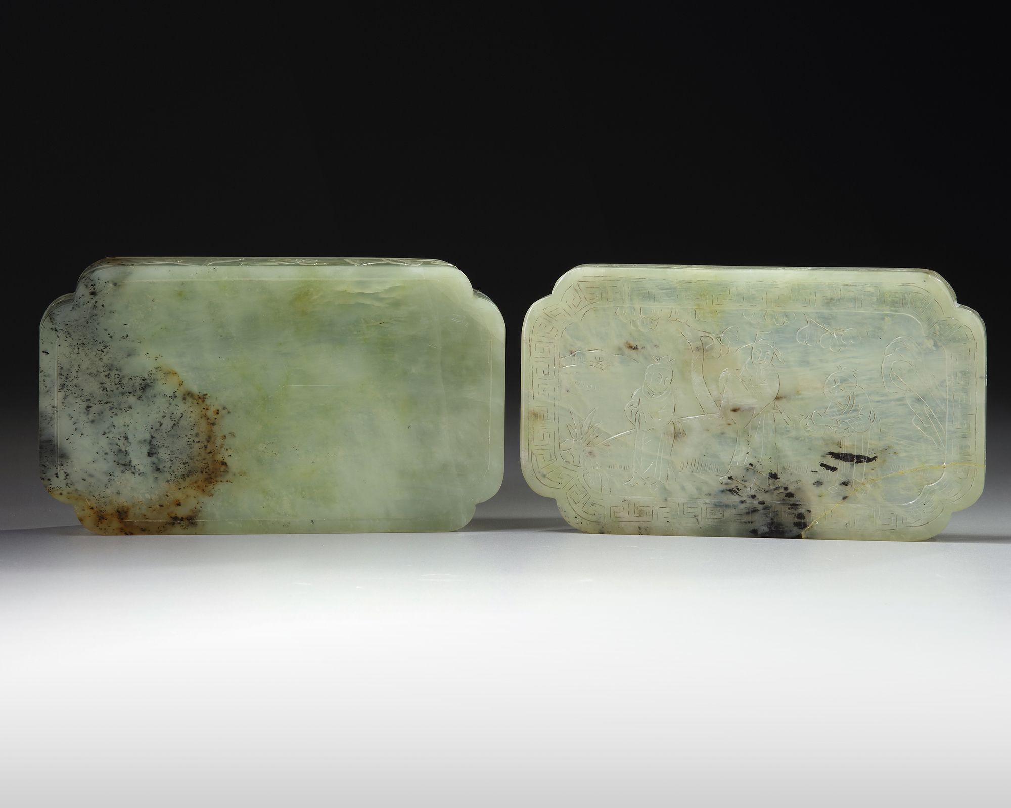 A CHINESE BOWENITE BOX AND COVER, CHIAN, 19TH CENTURY