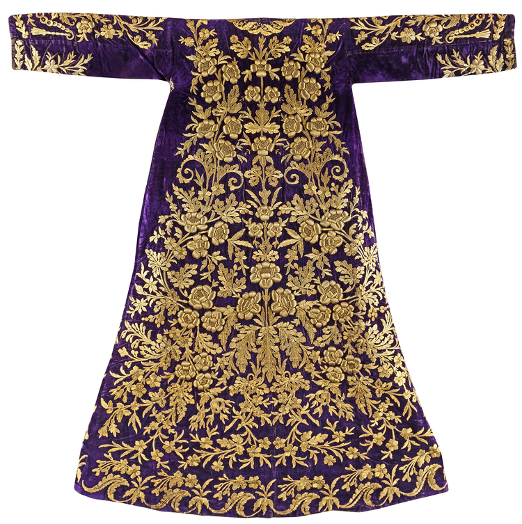 A FINE OTTOMAN SILVER-GILT THREAD EMBROIDERED KAFTAN, TURKEY, 19TH CENTURY