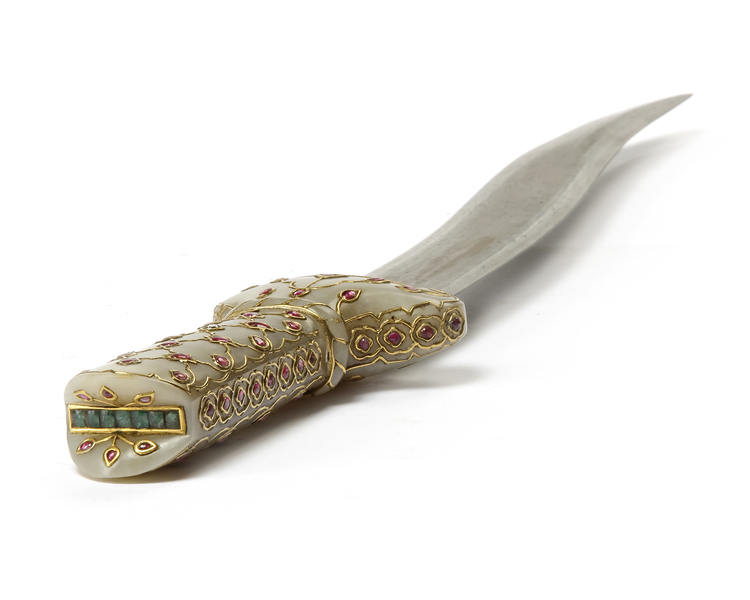 A FINE MUGHAL GEM-SET JADE-HILTED DAGGER, JAHANGIR PERIOD, 17TH CENTURY