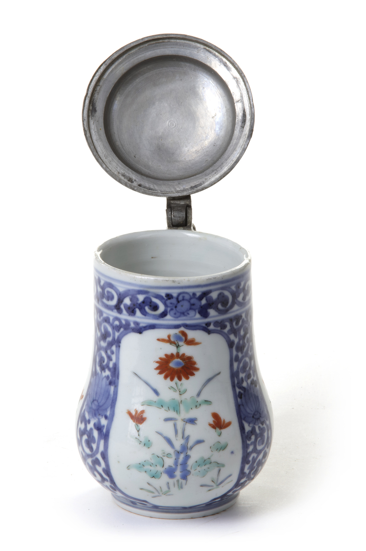 A JAPANESE BEER MUG, 1680-1700