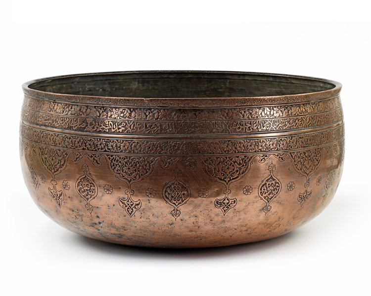 A MONUMENTAL LATE TIMURID ENGRAVED COPPER BOWL, CENTRAL ASIA, LATE 15TH ...
