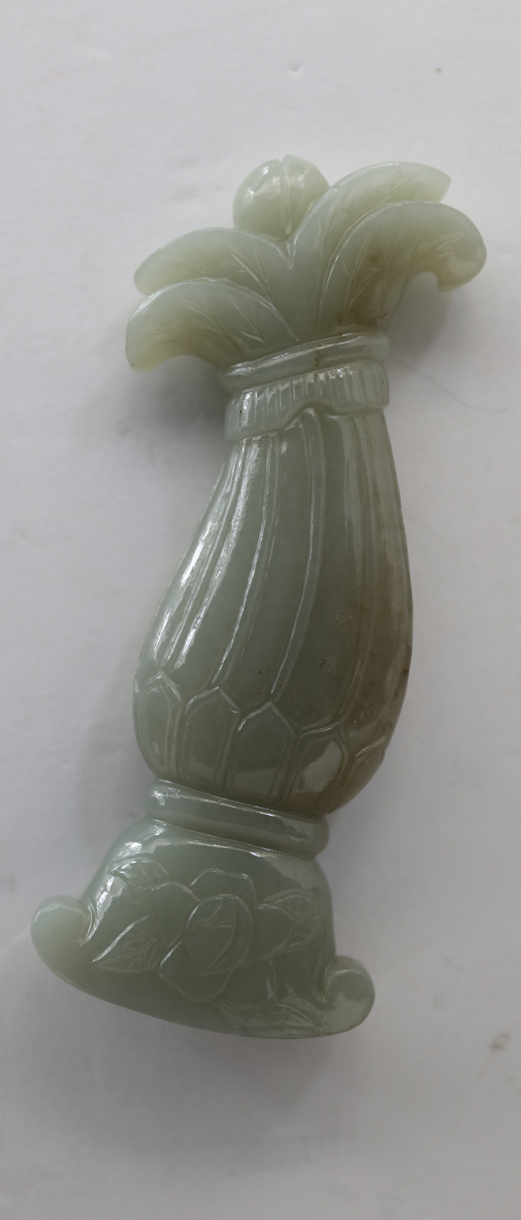 A MUGHAL JADE DAGGER HILT, INDIA, 20TH CENTURY