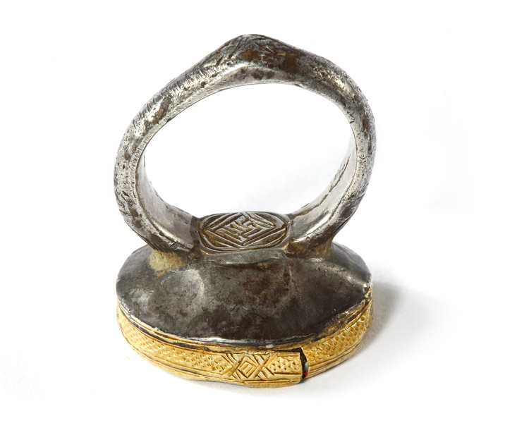 A TIMURID SEAL RING WITH NEPHRITE JADE INSCRIPTION, LATE 15TH-EARLY ...