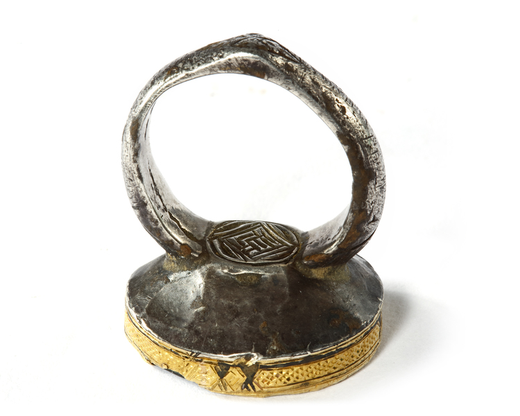 A TIMURID SEAL RING WITH NEPHRITE JADE INSCRIPTION, LATE 15TH-EARLY ...