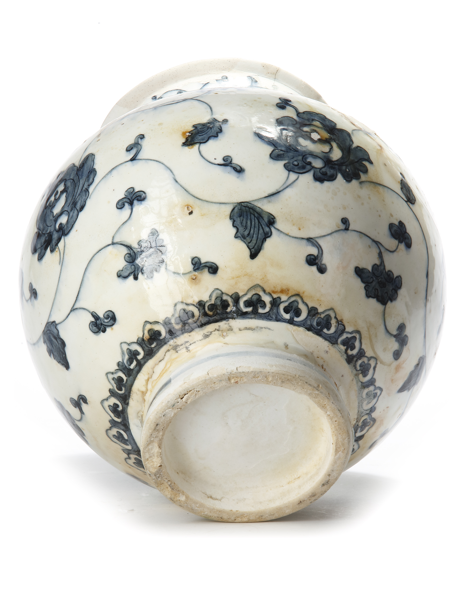 A SAFAVID BLUE AND WHITE POTTERY VASE, PERSIA, 17TH CENTURY