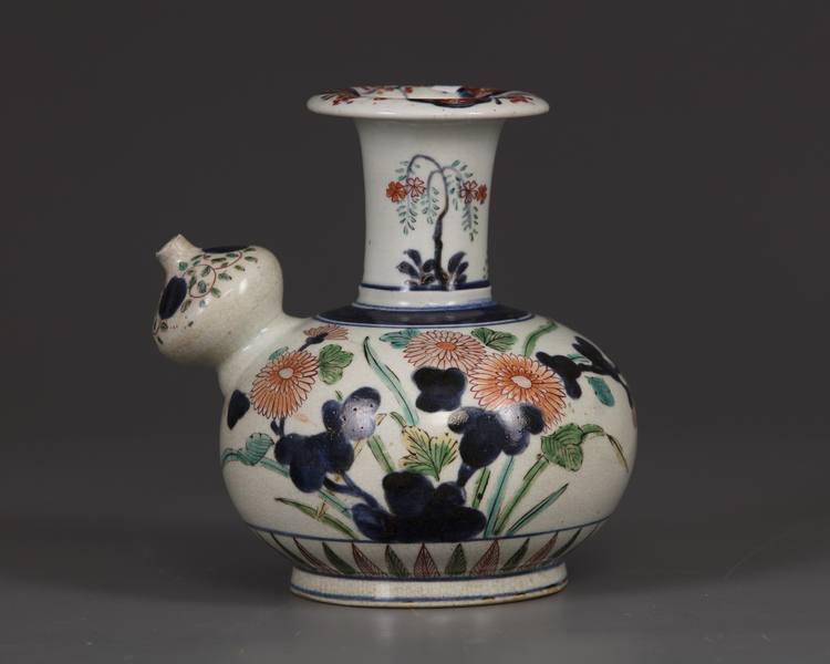 A JAPANESE IMARI KENDI,18TH CENTURY