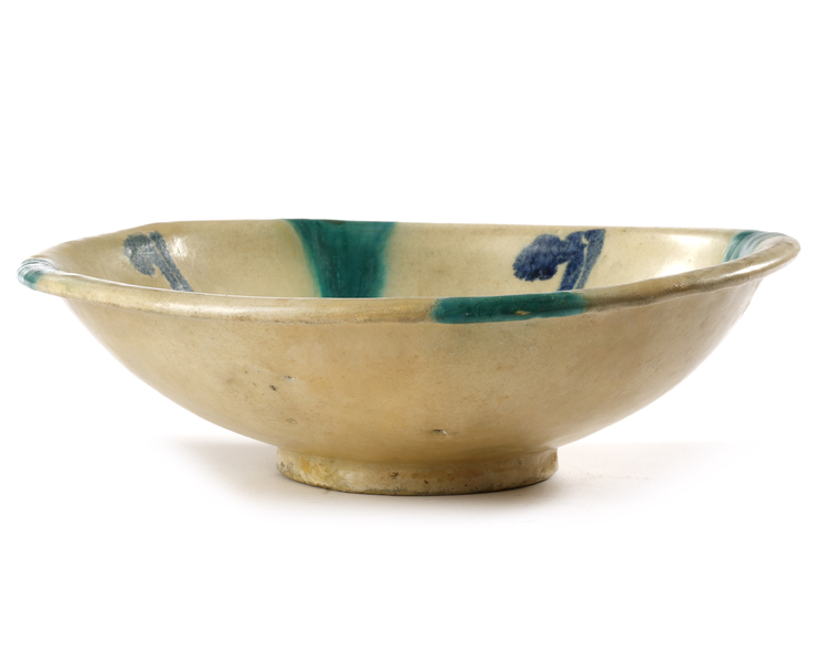 AN ABBASID CALLIGRAPHIC POTTERY BOWL, MESOPOTAMIA, 9TH CENTURY