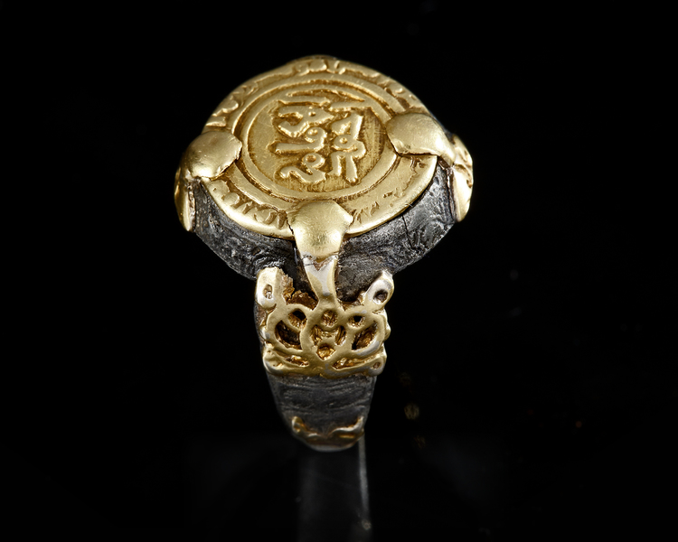 A GOLD AND SILVER RING,12TH CENTURY