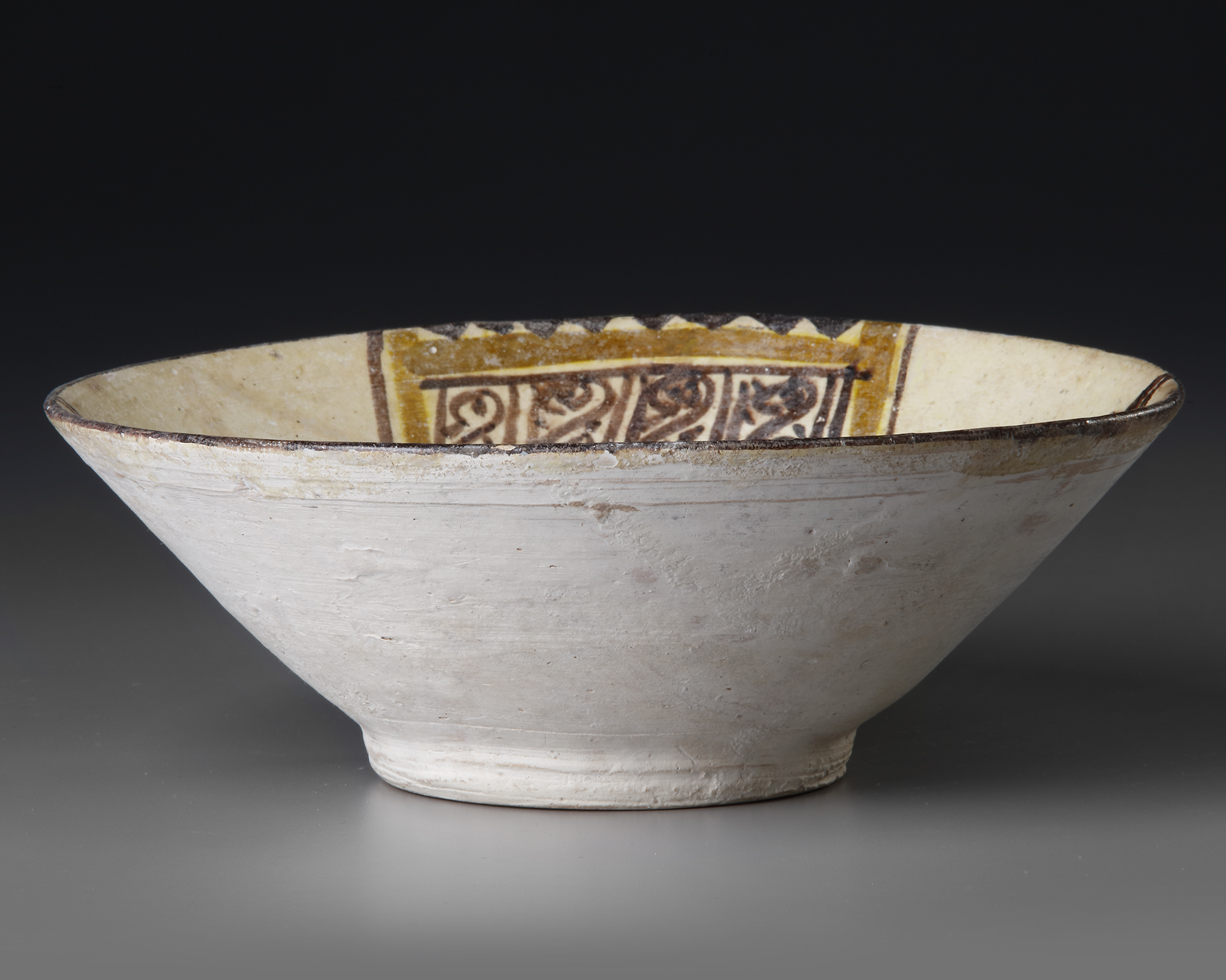 A SAMARQAND POTTERY BOWL, CENTRAL ASIA, 10TH CENTURY