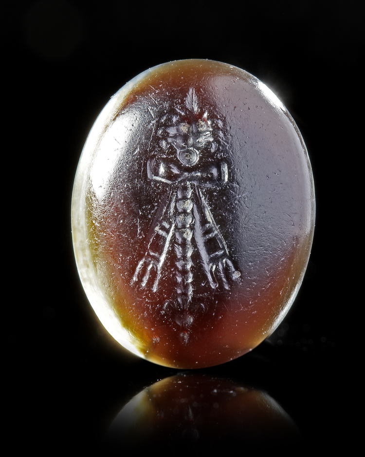 A ROMAN AGATE INTAGLIO SHOWING A THYRSUS, 1ST CENTURY BC-AD