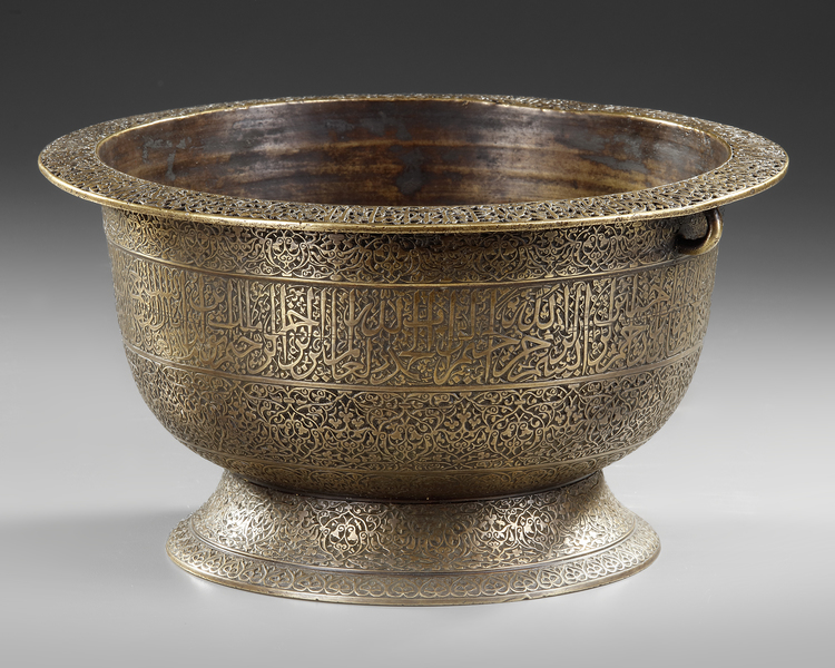 A LARGE GILT BRONZE BOWL, 19TH CENTURY
