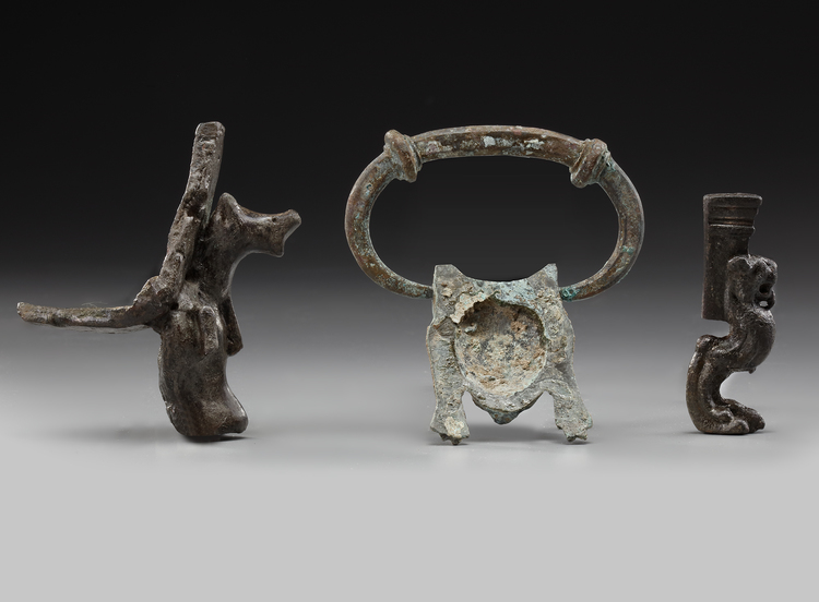 A MIXED GROUP OF ROMAN ITEMS, CIRCA 1ST - 3RD CENTURY A.D.