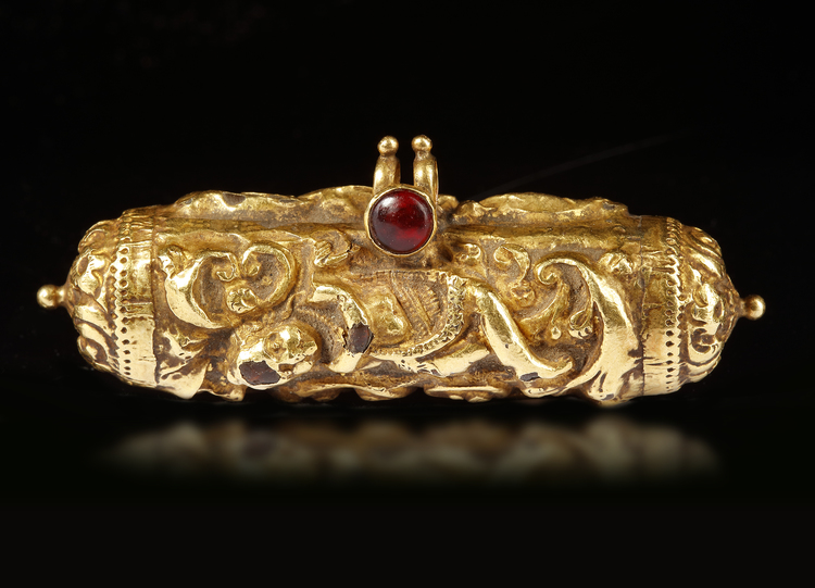 A GOLD ENGRAVED TALISMAN,18TH/ 19TH CENTURY