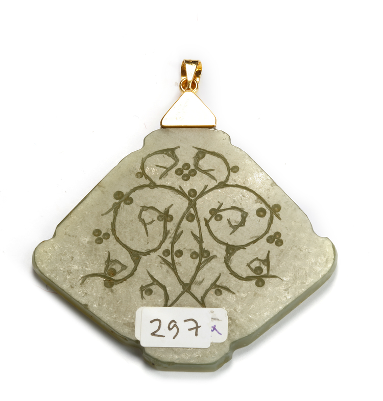 A FINE CARVED JADE PENDANT