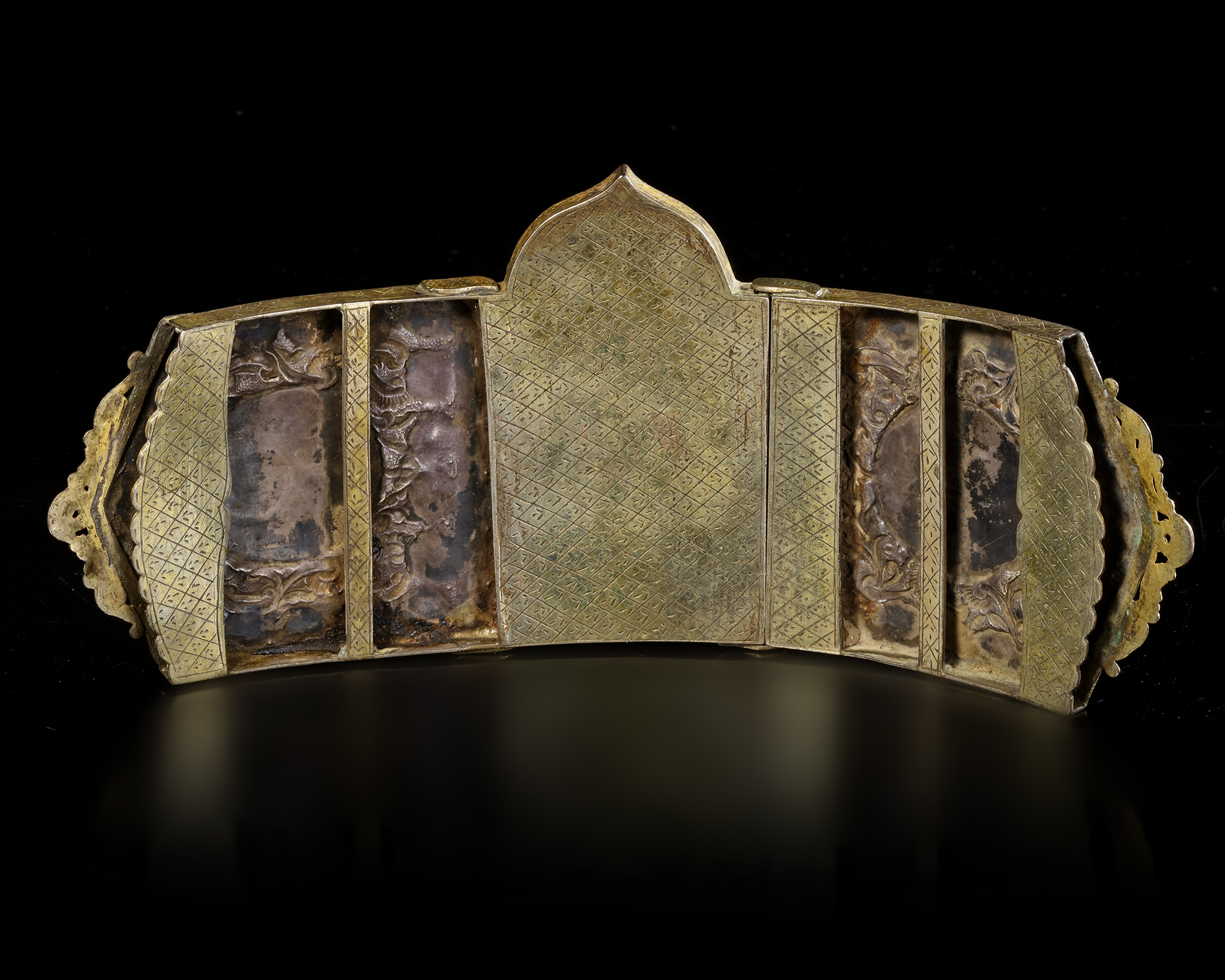 AN OTTOMAN JADE AND JEWEL-SET GILT SILVER BELT BUCKLE, TURKEY, 17TH CENTURY