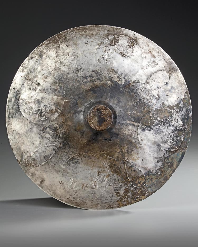 A LARGE AMLASH SILVER DECORATED DISH, CIRCA 1ST MILLENIUM B.C.