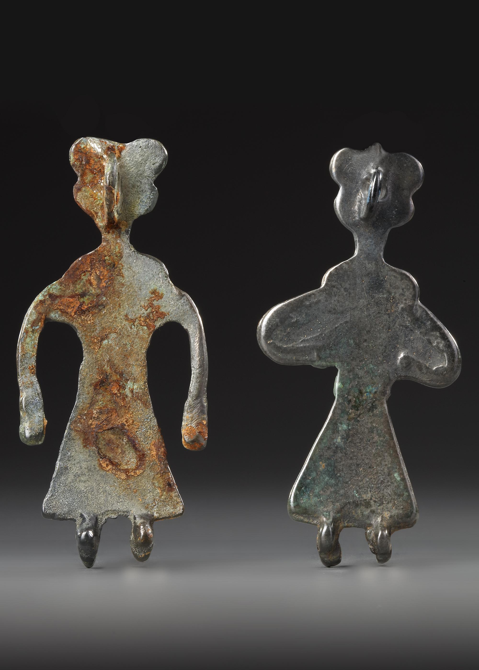 AN AMLASH BRONZE COUPLE, CIRCA 1ST MILLENNIUM B.C.