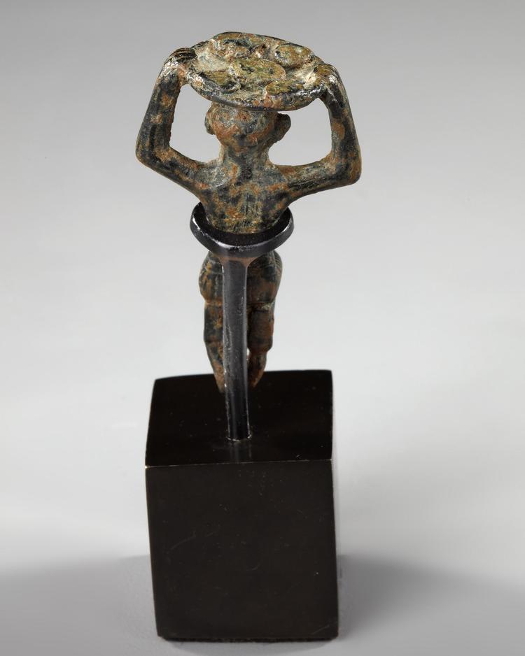 A WESTERN ASIATIC PROTO-ELAMITE STATUETTE, CIRCA 3100-2700 B.C.