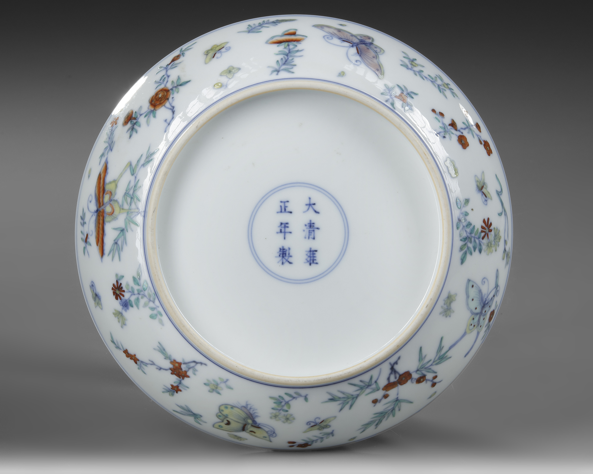 A CHINESE DOUCAI SAUCER DISH, 19TH-20TH CENTURY