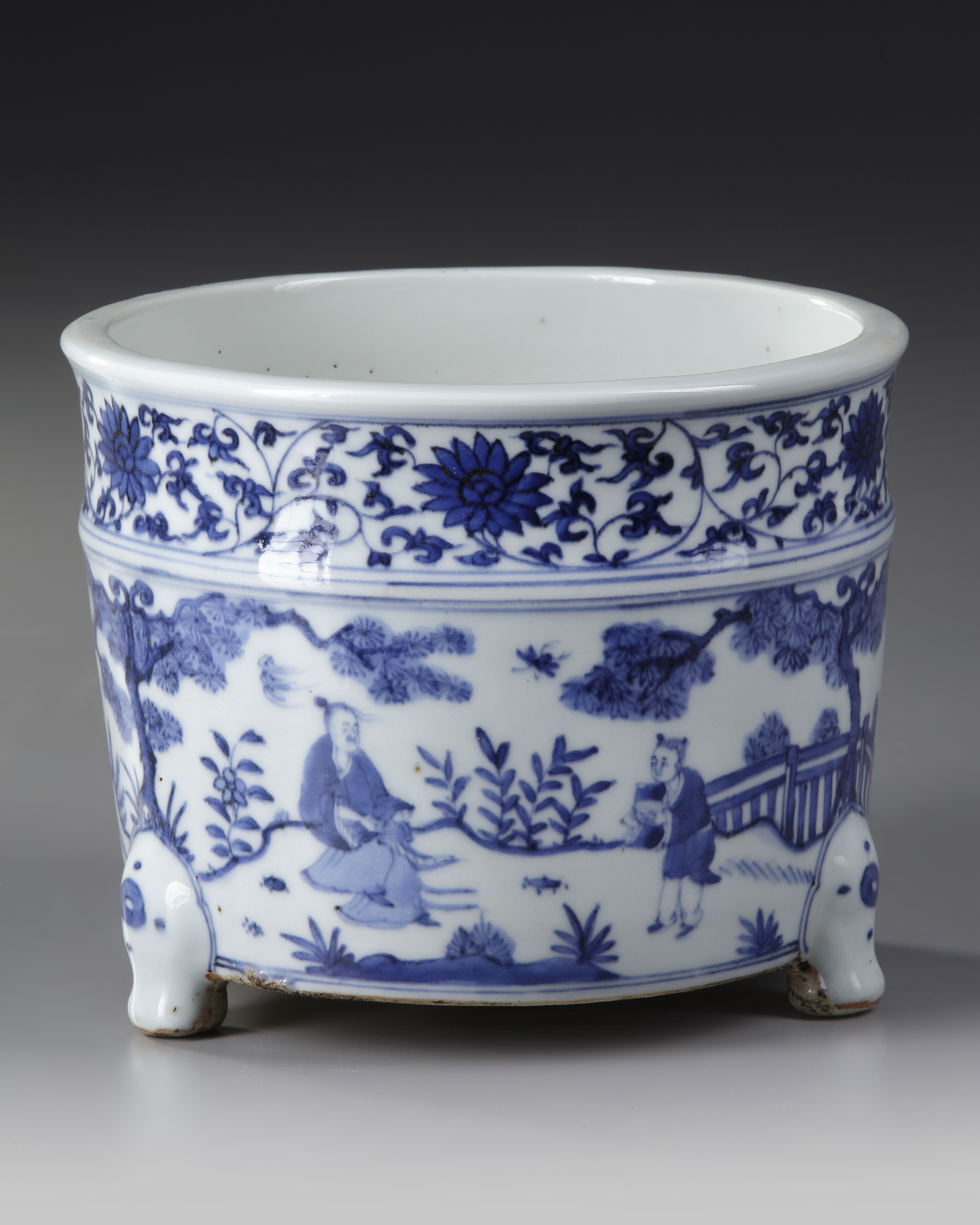 A CHINESE BLUE AND WHITE CENSER, QING DYNASTY (1644-1912)