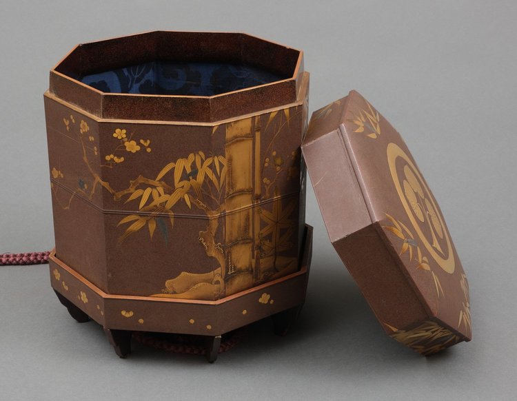 A JAPANESE OCTAGONAL HOKAI BOX, MEIJI PERIOD (1868-1912)
