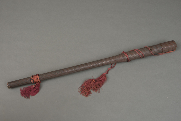 A JAPANESE QUIVER WITH 8 BAMBOO ARROWS, MEIJI PERIOD (1868-1912)