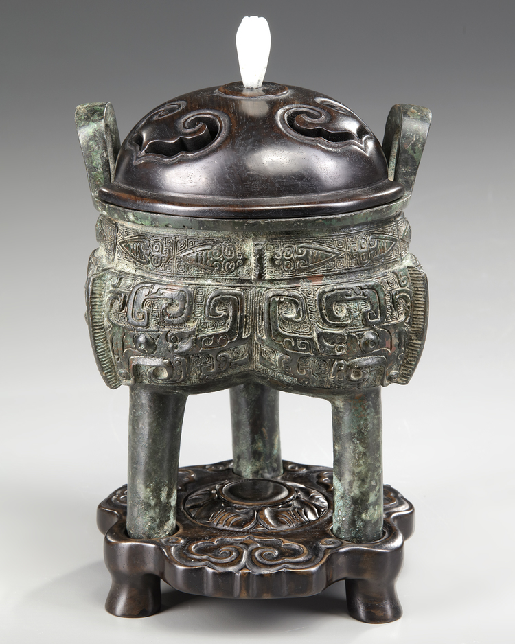 A CHINESE BRONZE RITUAL TRIPOD FOOD VESSEL WITH WOOD COVER AND JADE ...