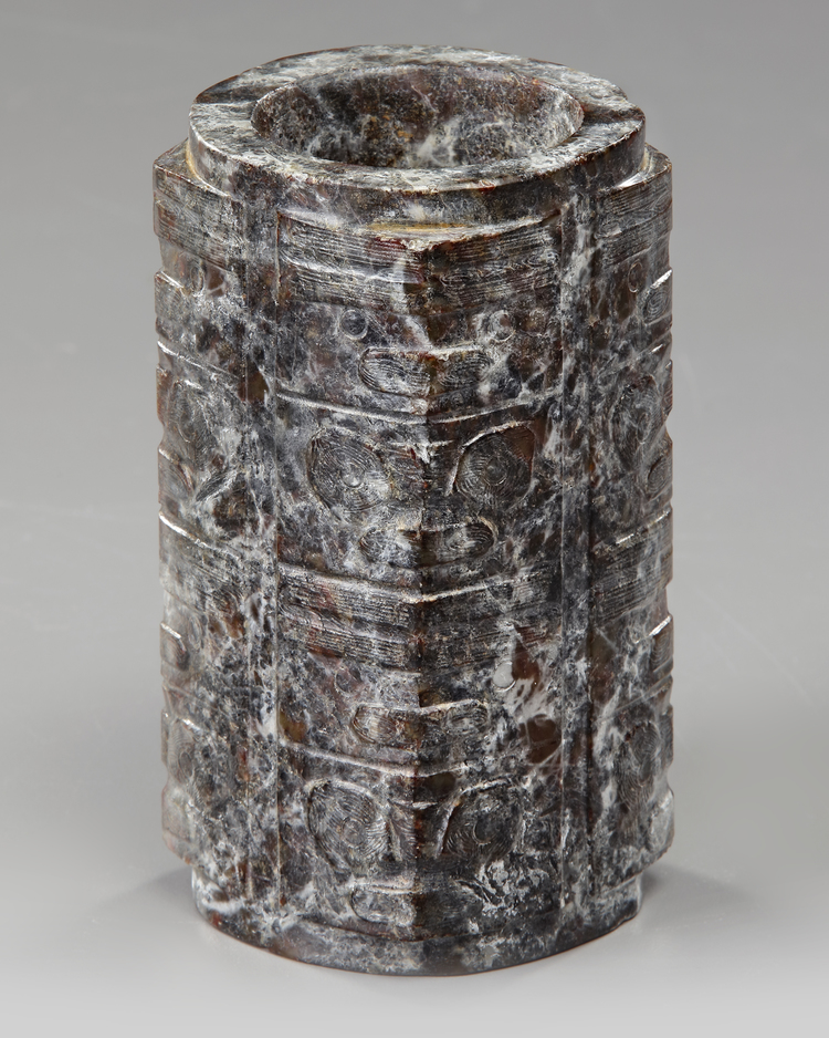 A RARE BLACK JADE RITUAL VESSEL, CONG, SONG DYNASTY (960-1279)