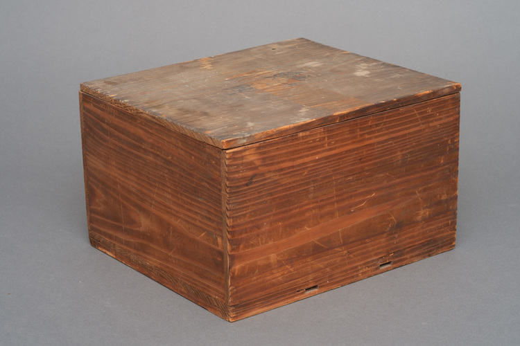 A LARGE JAPANESE ABALONE 鮑 (AWABI)-SHELL WITH LACQUERED LID, MEIJI ...