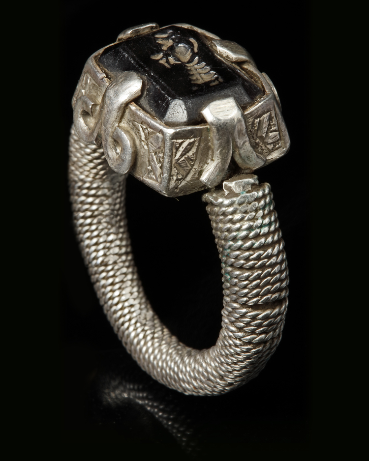 A CHINESE IRON STONE SEAL SILVER RING