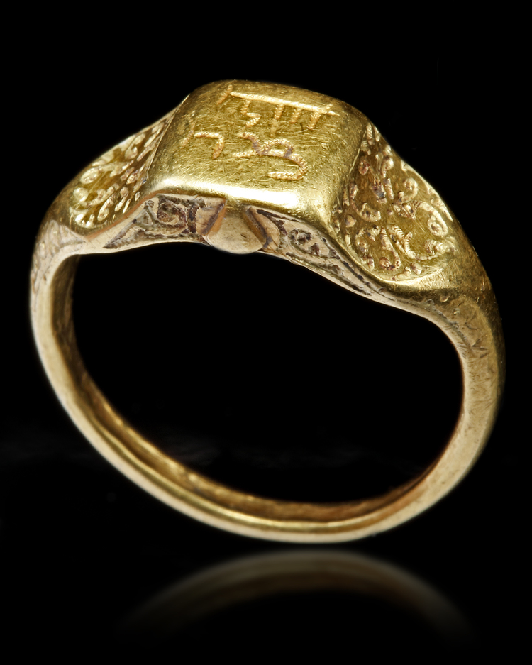 A GOLD SEAL RING