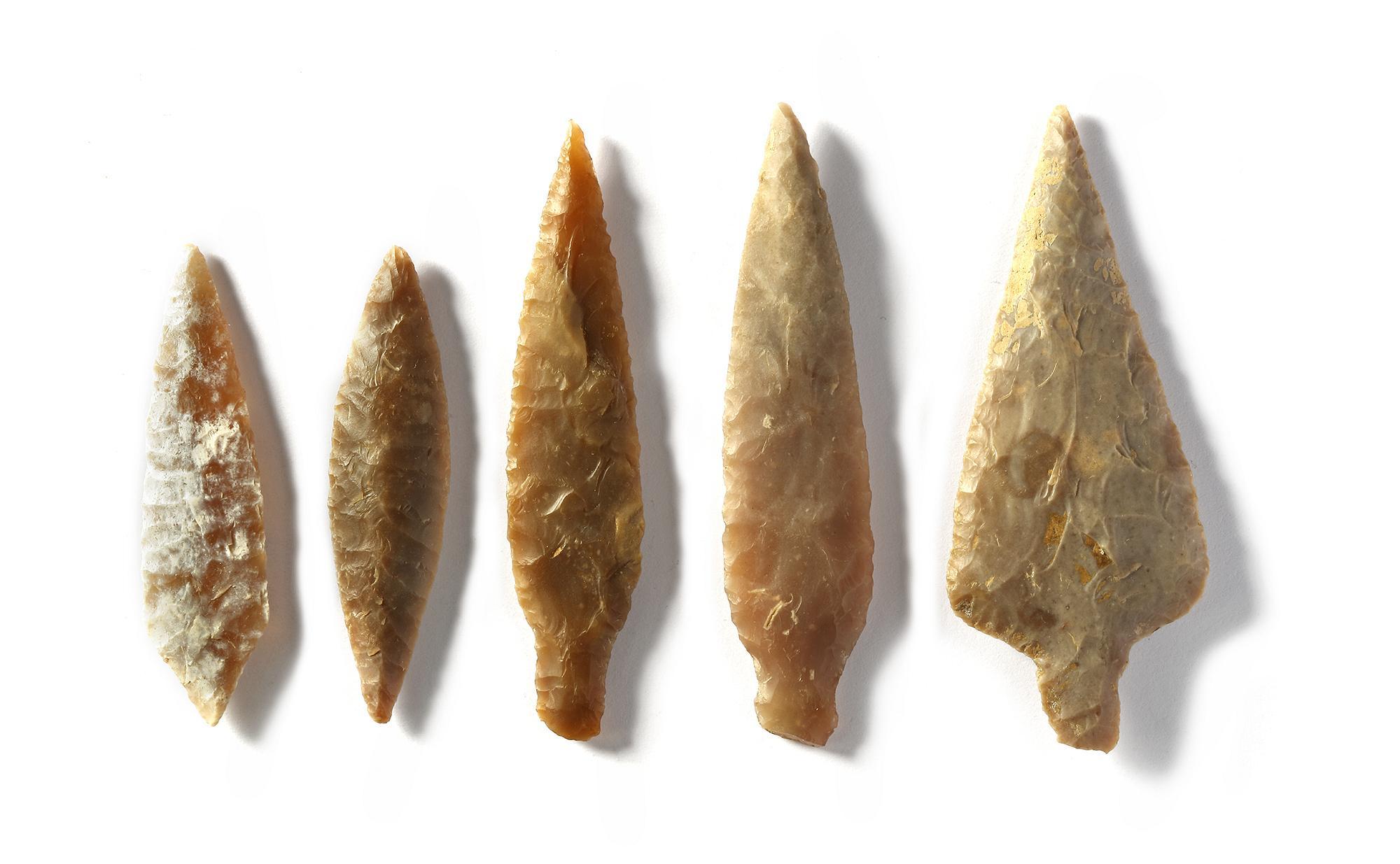 A STONE AGE NEOLITHIC ARROWHEAD COLLECTION, CIRCA 4TH MILLENNIUM B.C.