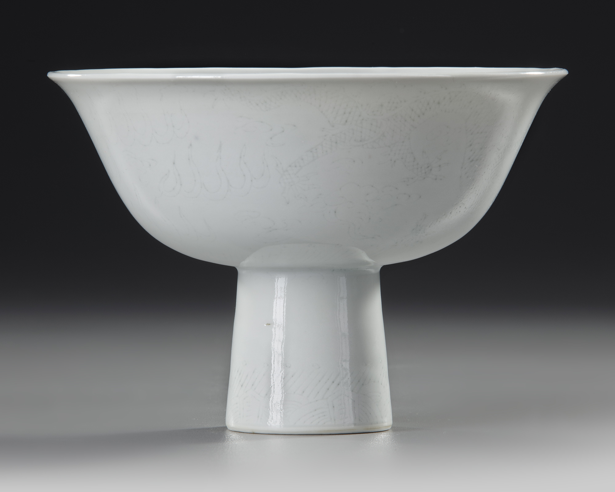 A CHINESE WHITE-GLAZED ANHUA DRAGON STEM CUP, EARLY 18TH CENTURY