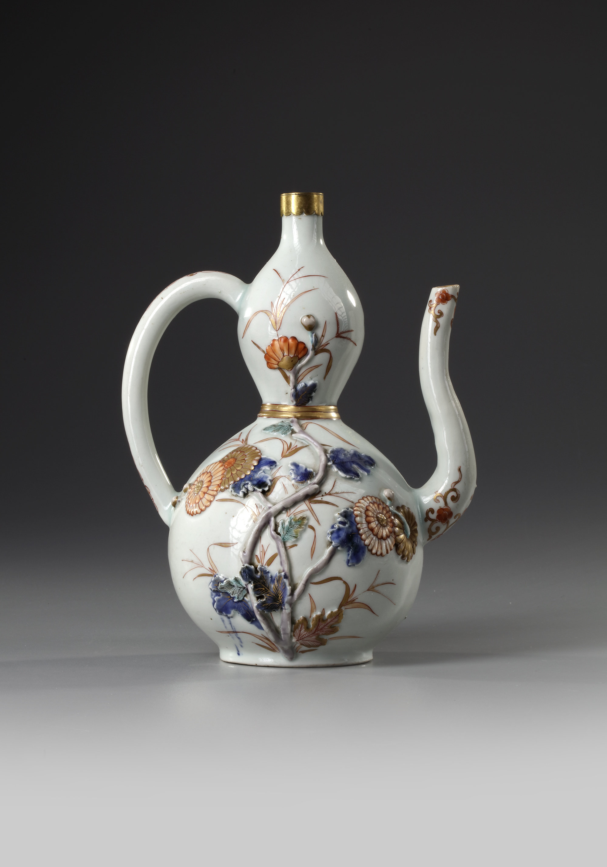 TWO JAPANESE IMARI WARES, 17TH/18TH CENTURY