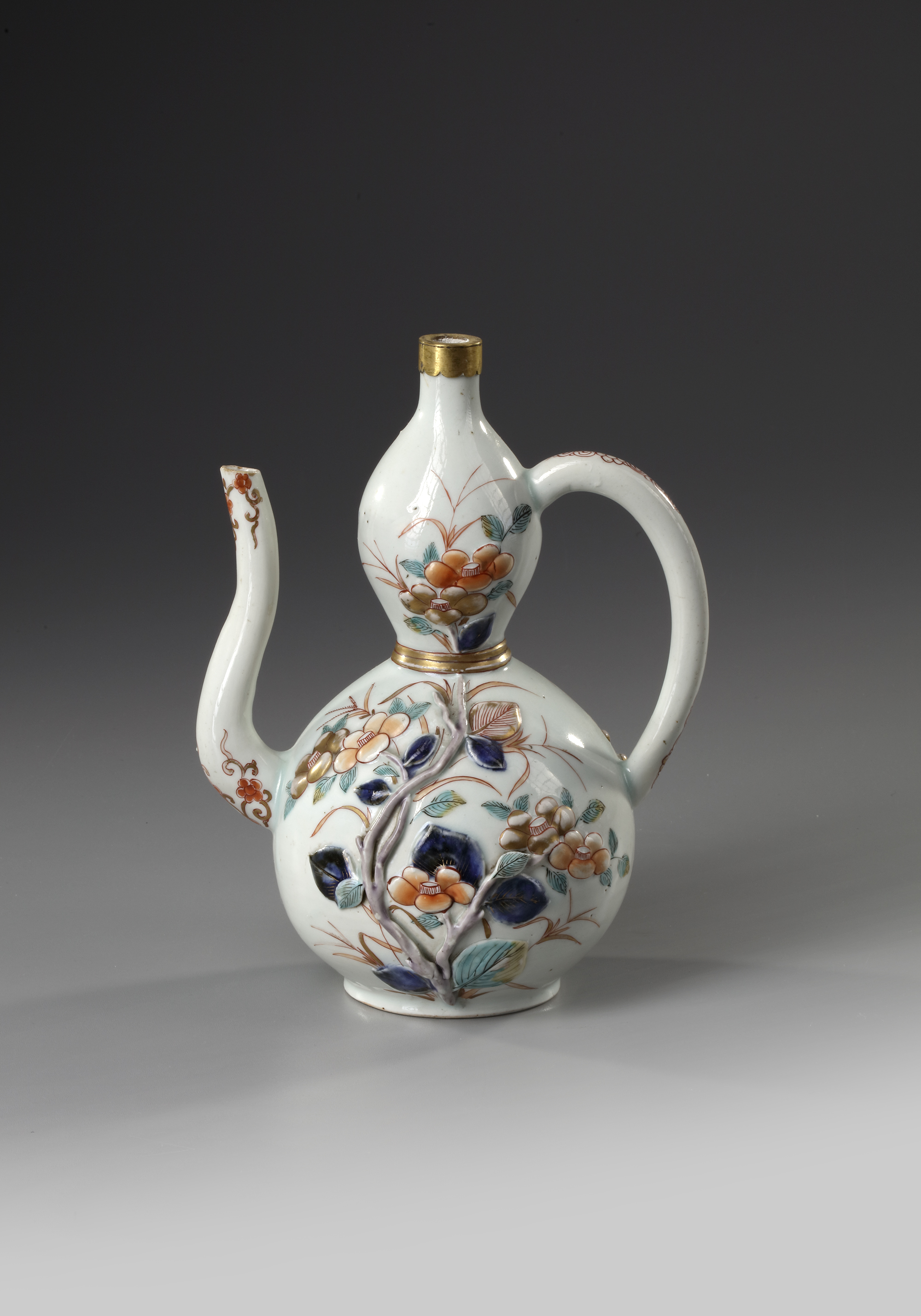 TWO JAPANESE IMARI WARES, 17TH/18TH CENTURY