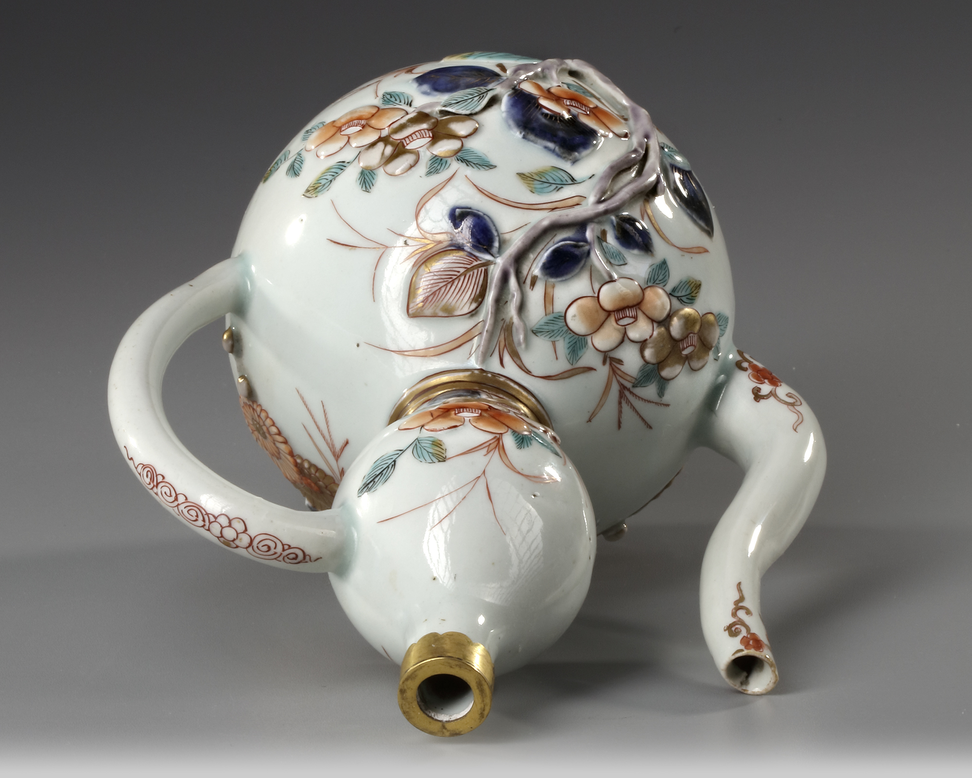 TWO JAPANESE IMARI WARES, 17TH/18TH CENTURY