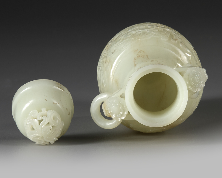 A CHINESE CARVED JADE VASE AND COVER, QING DYNASTY (1644-1911)